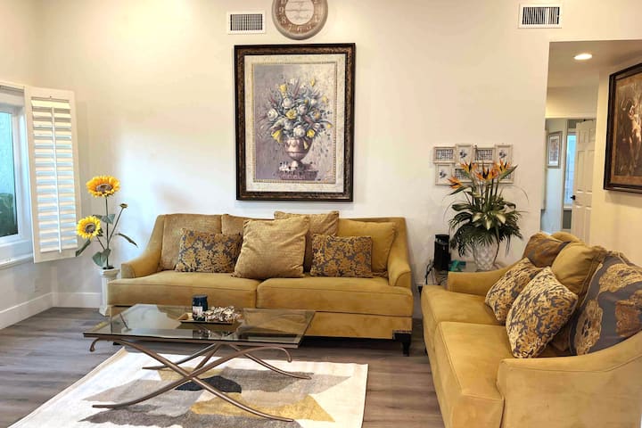 Cozy Home, Near Disney & Beach - Tustin, CA