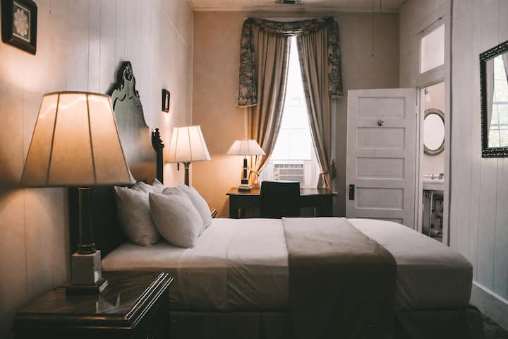 Hotel Limpia - Queen - Fort Davis, TX