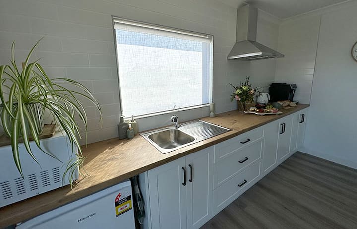 Badger's View Cabin Farmstay (Blue Tongue) - Sheffield