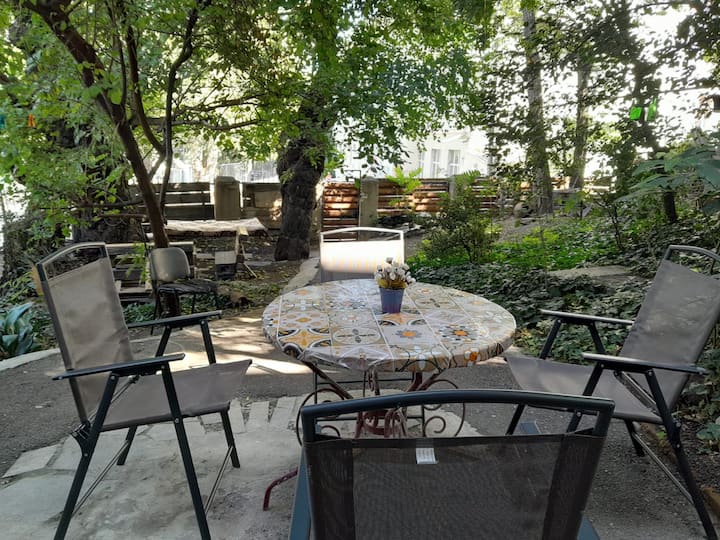 Eka's Home With A Beautiful Garden - Tbilisi