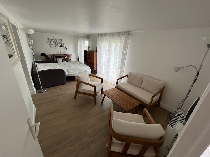 Chambre-studio Indépendante En Rez-de-jardin - Antony