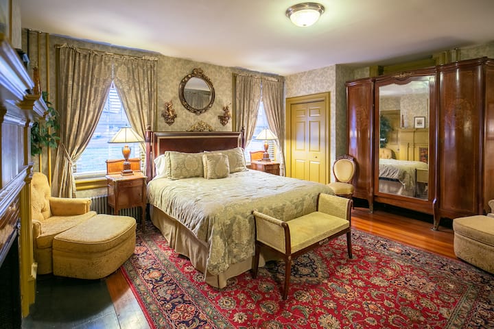 Elegant Stately Room W/ Breakfast - Marietta, PA