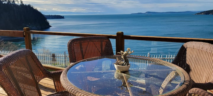 Sunny House Cliff Side Views - Anacortes, WA