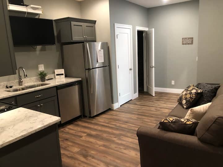 Crisp, Modern, Convenient Studio - Vincennes, IN