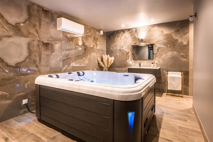 Spa Privatif • Terrasse • Suite Romantique - Arras