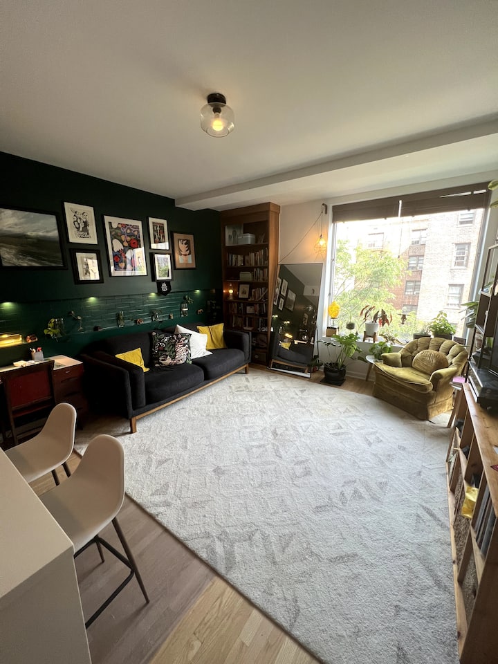 Bedroom W/ Private Bathroom & Balcony - Brooklyn, NY