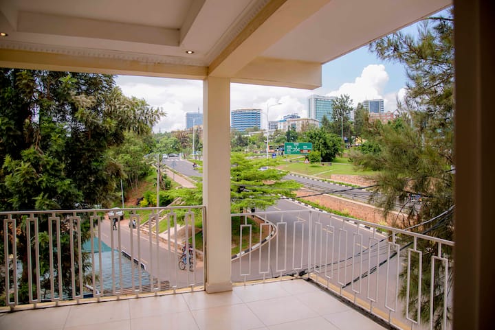 Door To Kigali City Center Roundabout - Kigali