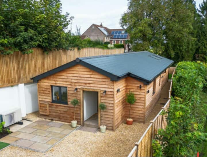 Lanes End - New 3bed/2bath + 5p Hot Tub Inside! - Warminster