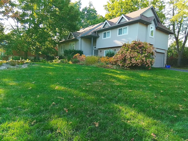 Walk To University Of Waterloo - Waterloo, ON, Canada