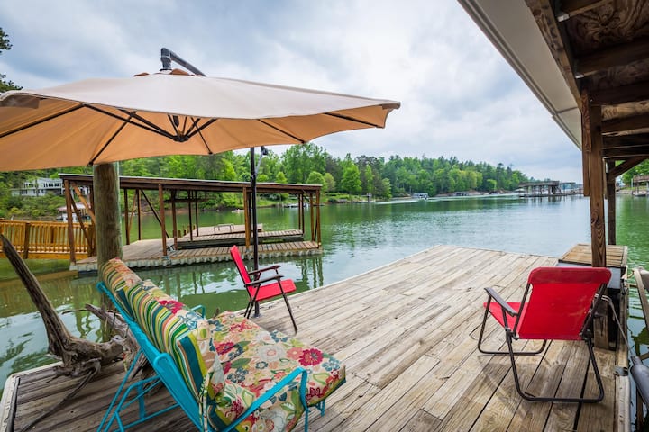 Exclusive Lakeside Retreat! - Lake James, NC