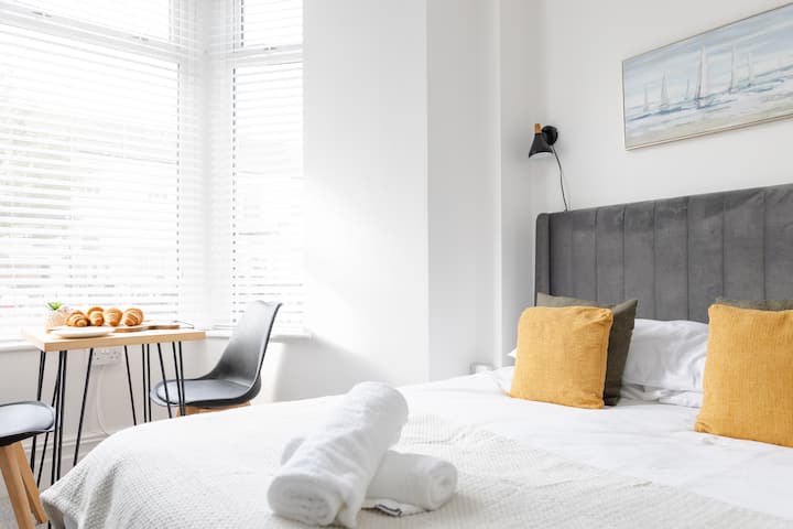 Bay City Studio Apartments In Cardiff - Cardiff
