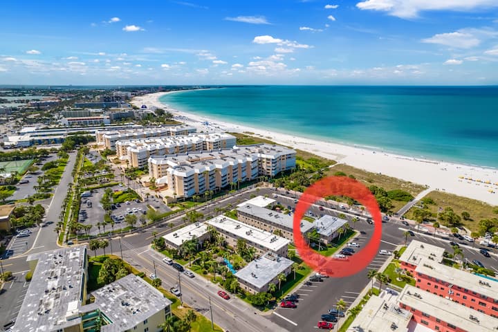 Beach & Pool Views! Vintage 2br. #Grandma. Fn 205 - St. Pete Beach, FL