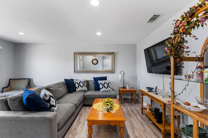 Spacious Five-bedroom Getaway - Oxnard