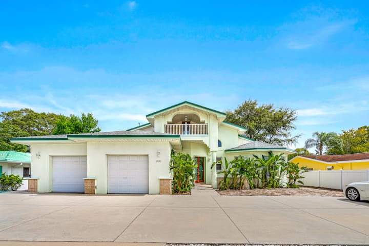 Lakeview Chic 3bd House For Golf/beach Lovers - Clearwater, FL