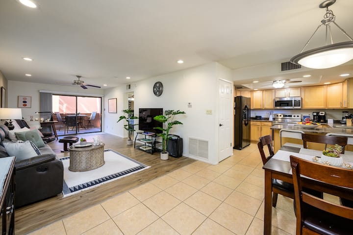 Peaceful Stylish Condo Superb Pv Village Location! - フェニックス, AZ