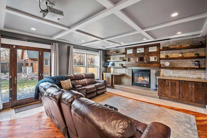 Pet-friendly, Flexible Extensions, Sleeps 10+ - Colorado Springs, CO