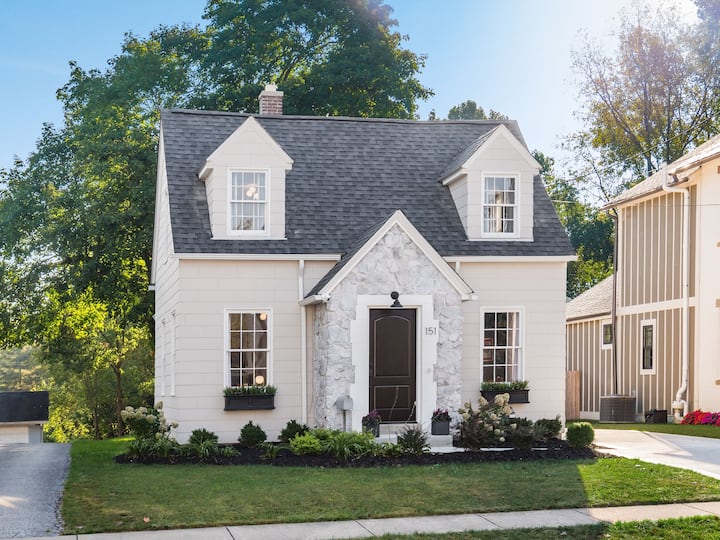 Luxe 1940s Cottage - Walk Downtown - Ashville, OH