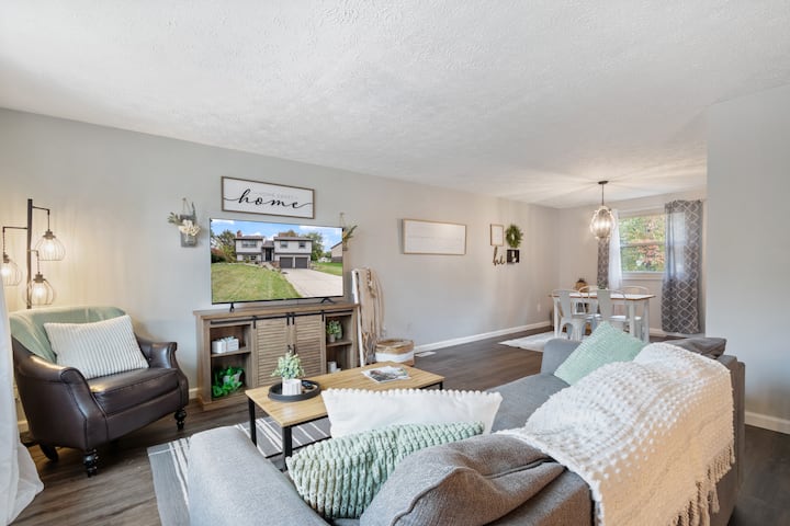 Charming 3-bedroom Retreat Near Indianapolis - Avon, IN