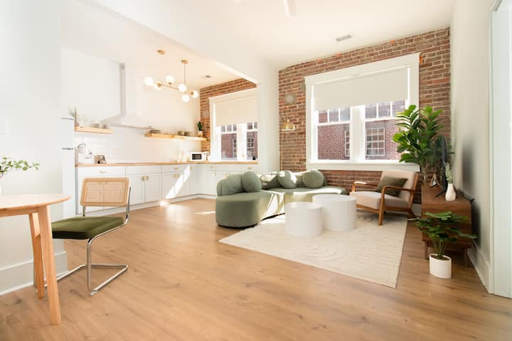 Airy Midcentury Loft In Soma Downtown - Little Rock, AR