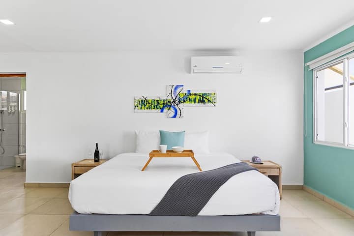 Brand New Central Modern Ground Studio With Pool - Aruba