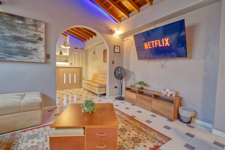 Galleria De Arte En Manila, El Poblado 4br, Balcón - Medellín, Colombia