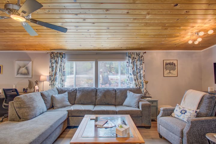 Sedona Retreat | Deck, Firepit, Trails Nearby - Oak Creek Canyon, AZ