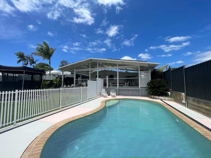 Family-friendly Coastal Retreat - Gold Coast