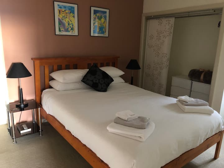 Comfortable Self-contained Apartment - Riverside