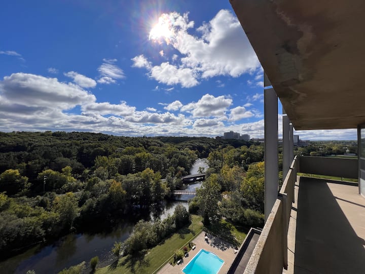 Top Floor River Front Apartment - Ann Arbor, MI