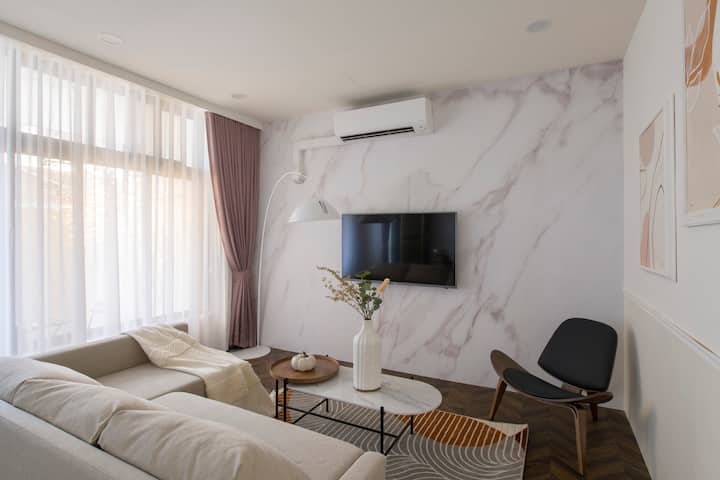 S0/舒適6-8人房/mrt南京復興 5 Mins /寬敞的三房二廳/台北市中心/松山機場/東區 - Taipei