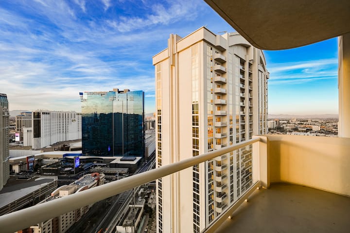 D34n1* Studio Ph Floor W/stripview/balcony/pool - Las Vegas