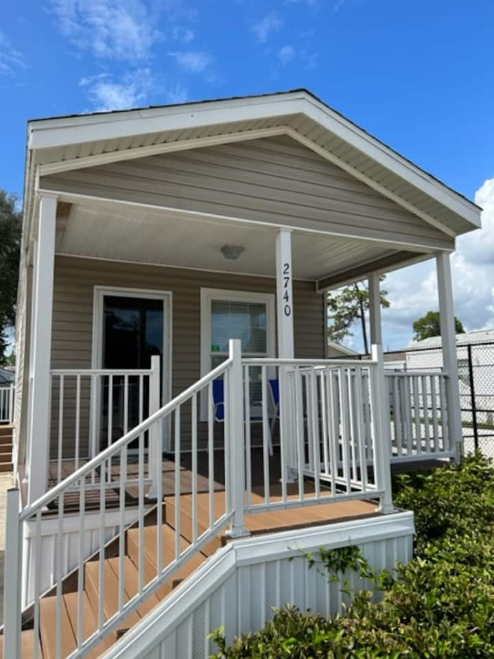 Brownie Delight-tiny Home@disney - Flamingo Waterpark Resort, Kissimmee