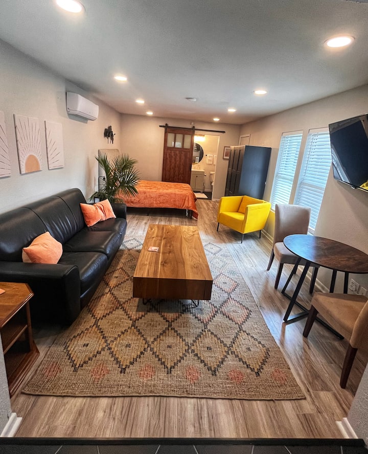 Huff Hideaway - Taylor, TX