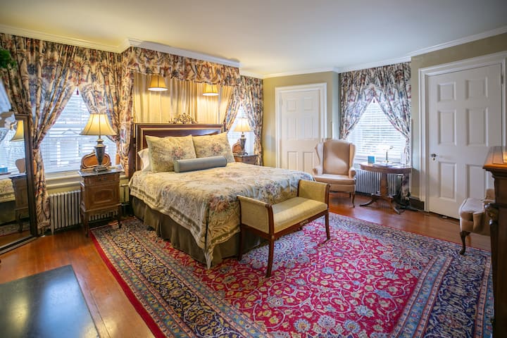 Regal Estate Suite W/ Breakfast - Marietta, PA