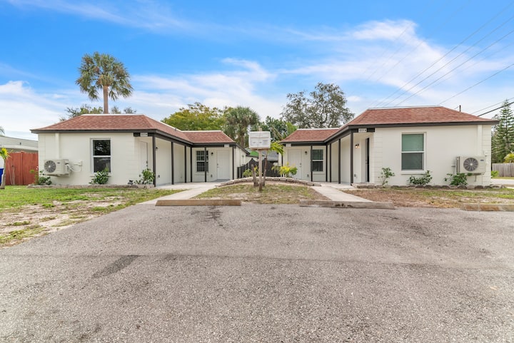 603 A Newly Renovated 1 Bedroom With Kitchen - Dunedin, FL