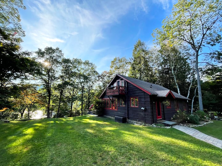 Cozy Lake Cottage With Hot Tub! - Bridgewater, CT