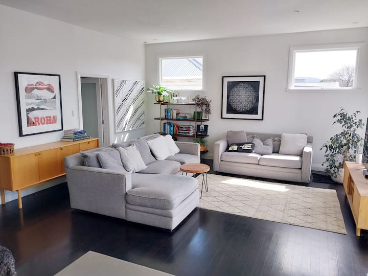 Stylish Suburban Getaway - Wellington