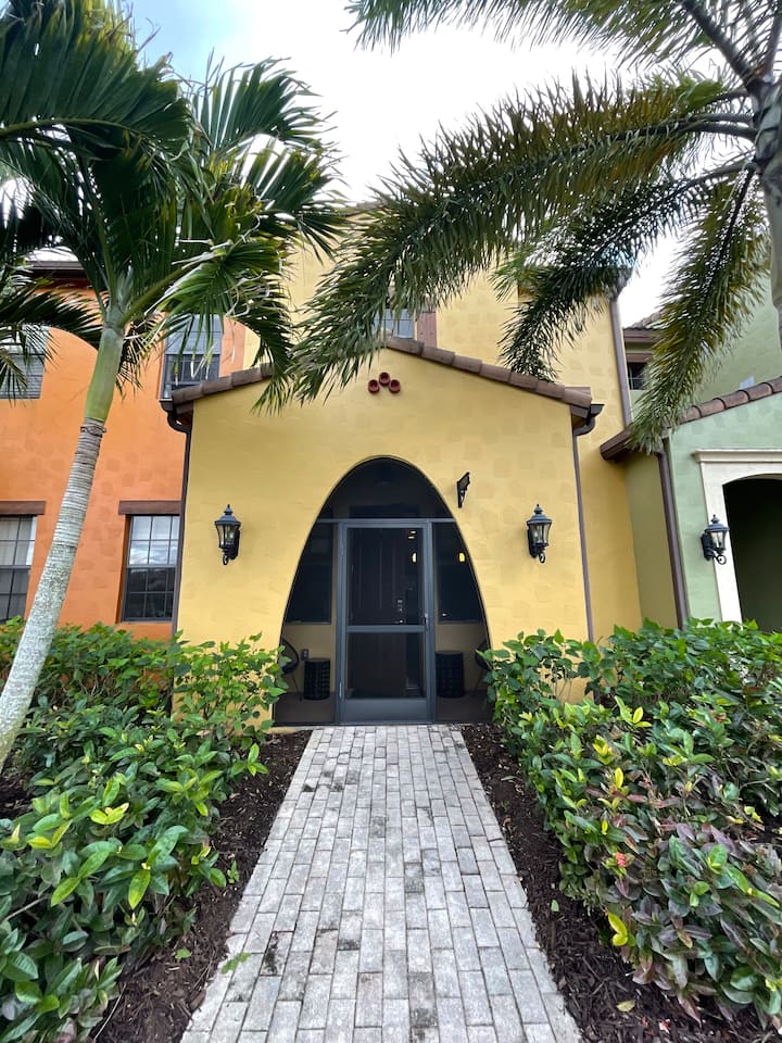 Luxury Resort Style Living! - Fort Myers, FL