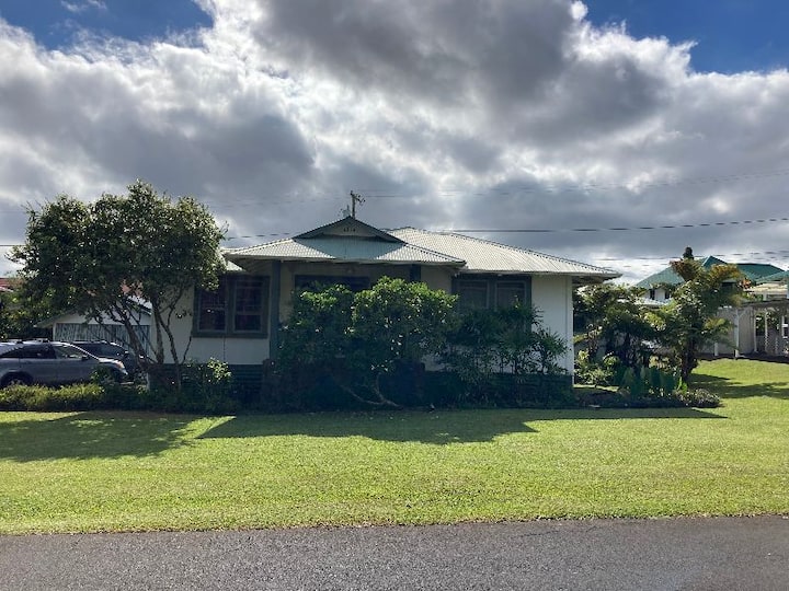 Beautiful Central Hilo Home - Hilo, HI