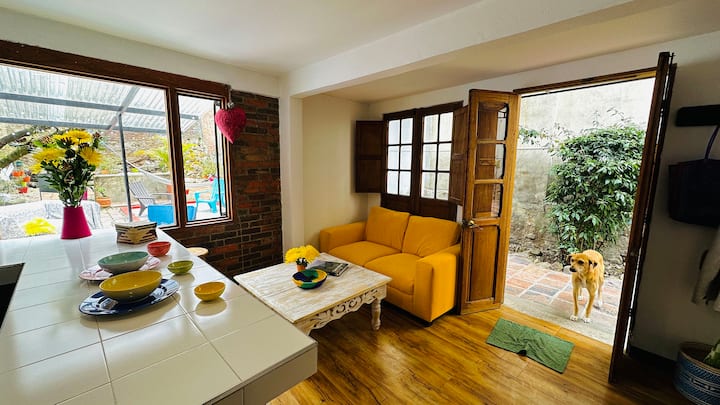 Casa Colonial Con Jardín · Centro Histórico - Bogotá