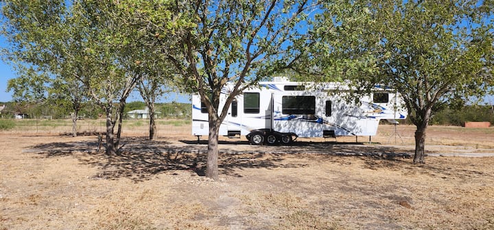 Rv Spot1 W/ Hookups Near Austin Airport/cota/tesla - Cedar Creek, TX