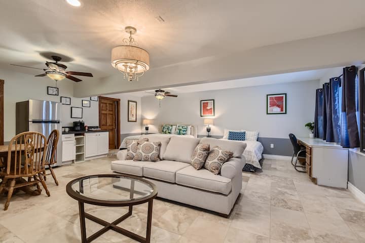 Luxury Studio*4 Miles To Strip *Convention*villa#2 - Las Vegas, NV