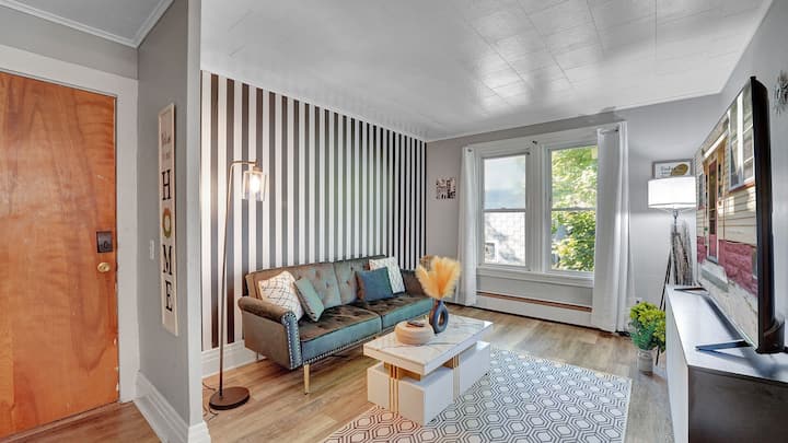 Chic And Comfy Home In Rochester - Greece, NY