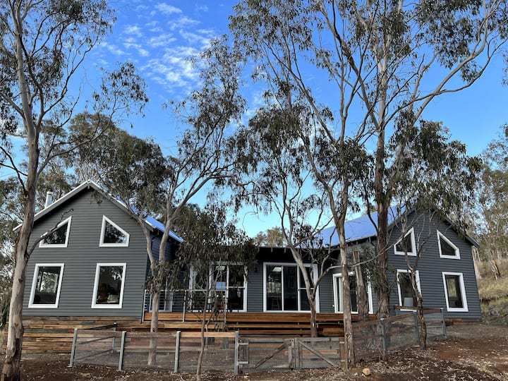 Summit House - Entire Home (4 Bedrooms) - Armidale