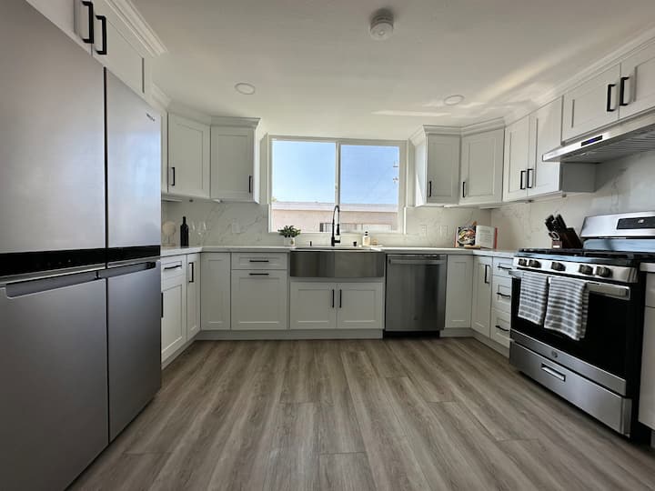 Luxe Coastal Living Cottage B - Huntington Beach, CA