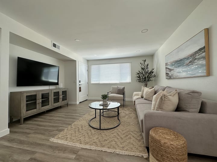 Luxe Coastal Living Cottage B - Huntington Beach, CA