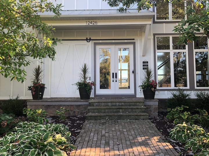 Beautiful Modernized Barn Home - Massanutten, VA