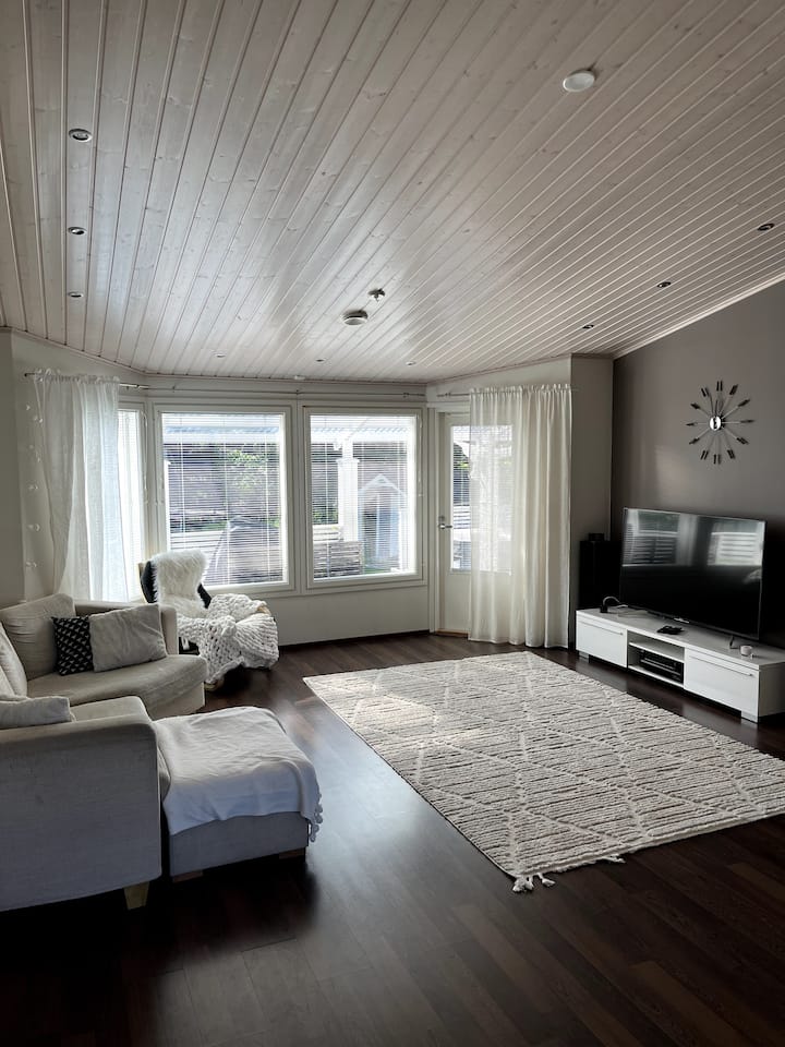 Villa With Jacuzzi And Goahti - Rovaniemi
