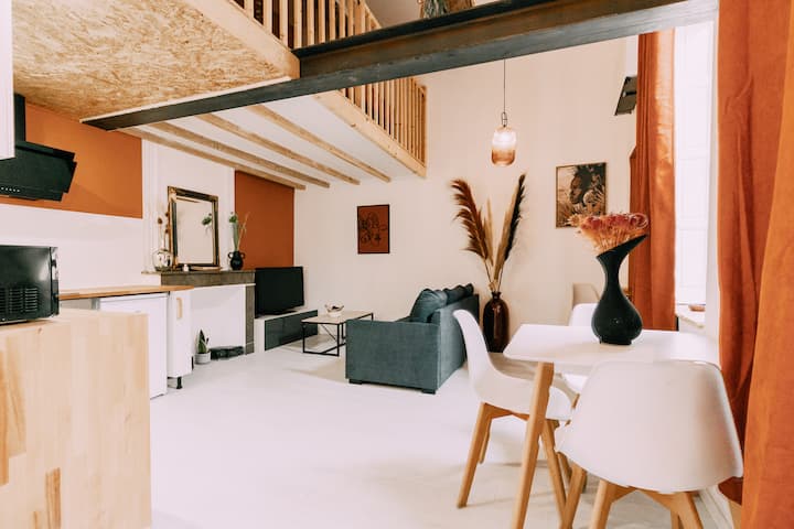 Studio Mezzanine 2/3 Personnes Centre Ville 40m2 - Nîmes