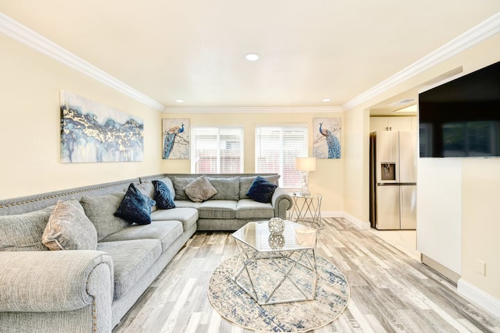 Stylish & Modern Sacramento Getaway Near Downtown! - Sacramento